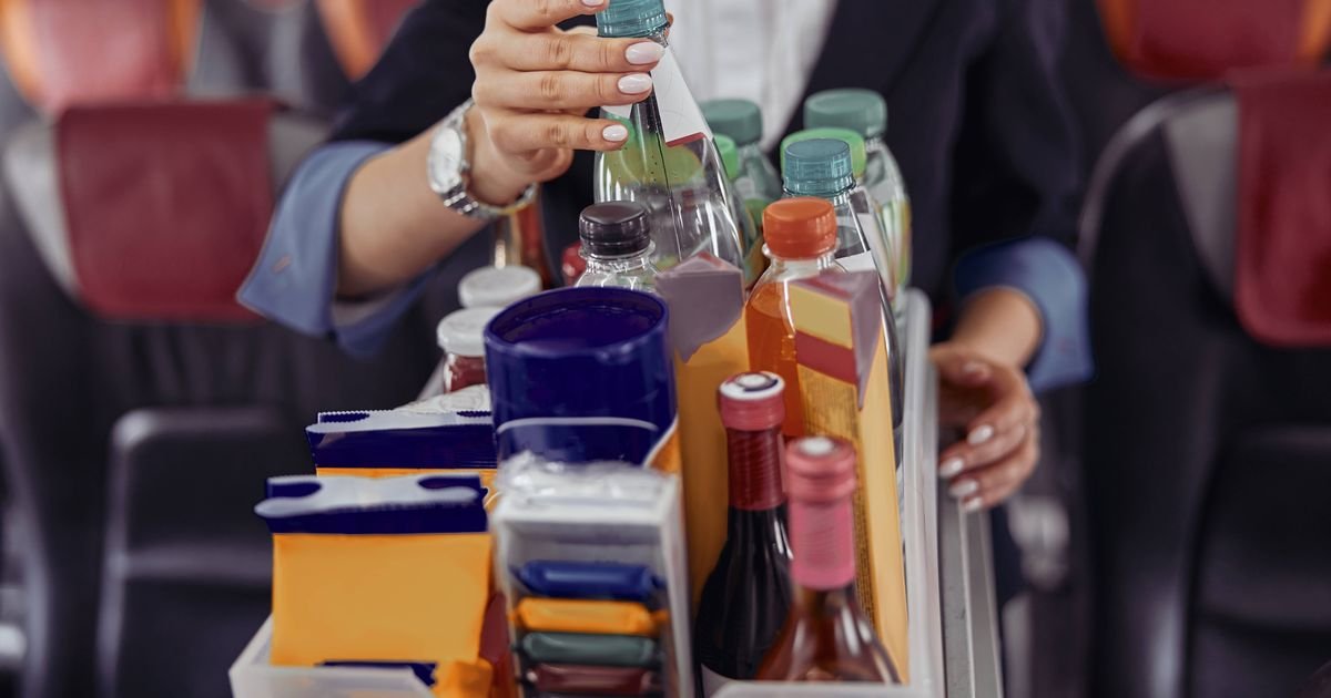 Flight attendant begs Brits to stop ordering fizzy drinks on planes ...