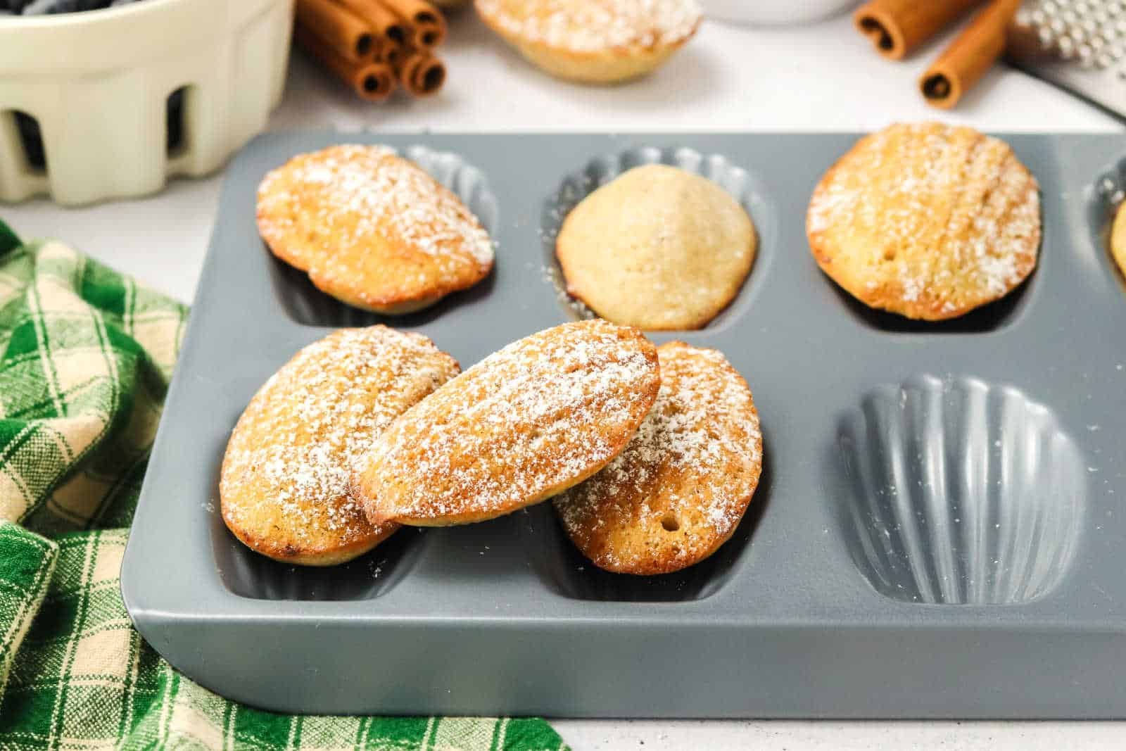 30 Cakes, Bars, And Dessert Bites To Obsess Over | Flipboard