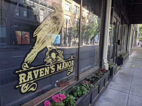 A Haunted Manor-Themed Bar With Scary Good Food, Raven's Manor In ...