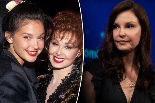 Ashley Judd fractured leg in ‘freak accident’ after mom Naomi Judd’s death | Flipboard