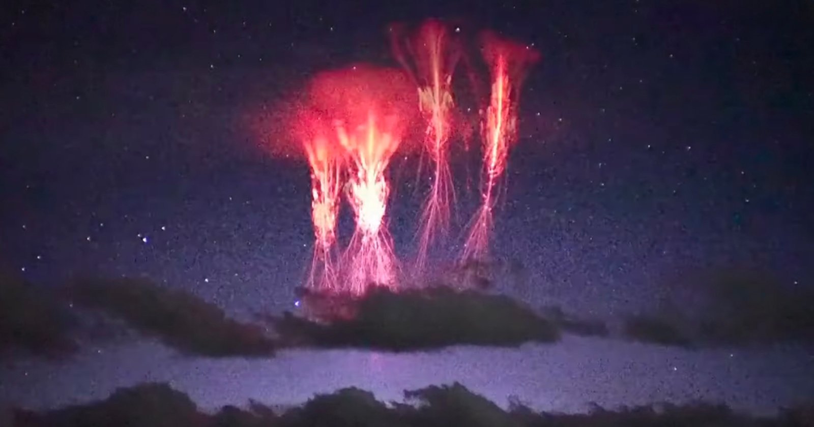 Rare Red Sprite Photographed in Tibet Dazzles Social Media | Flipboard