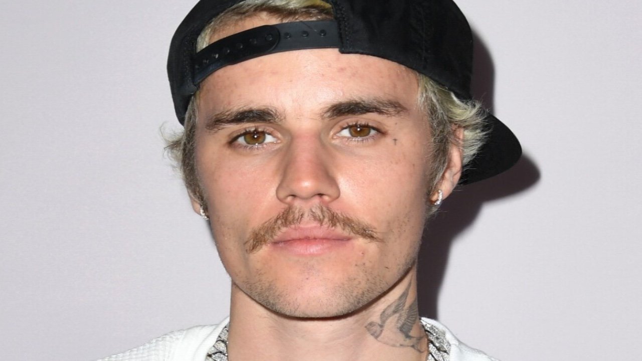 Justin Bieber Surprises Fans in Rare Live Stage Performance With SZA at ...