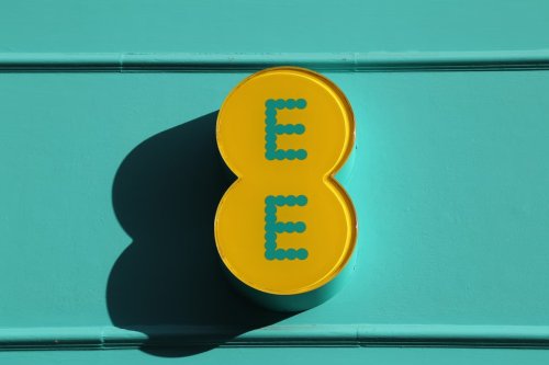EE to offer customers free data over coronation weekend - how to get ...