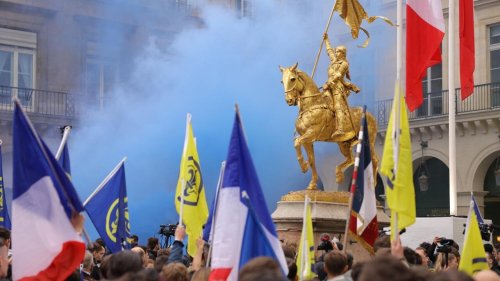 French far-right monarchists rally after court gives approval for Joan ...
