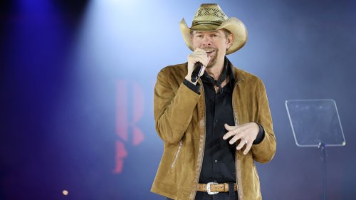 Toby Keith Surprises Fans With First Concerts Since Cancer Treatment