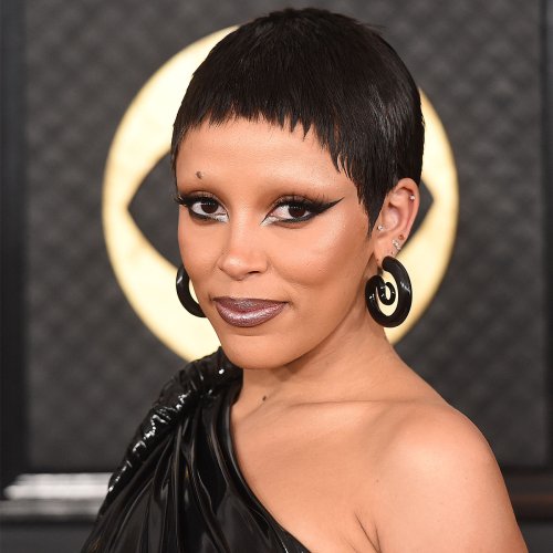 We Can't Get Over The Slinky, Curve-Hugging Black Latex Gown Doja Cat ...