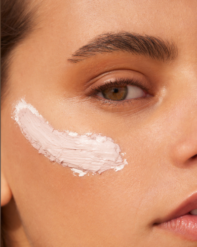 Shoppers Are Convinced This 10-Minute TikTok-Viral Face Mask Is a ...