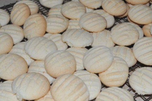 Making Guam's famous Chamorro cookie Rosketti | Flipboard
