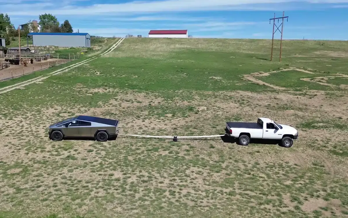 New Tesla Cybertruck was put against a 1990s Dodge Ram in a tug of war ...