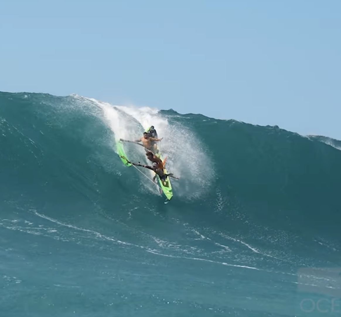 Crazy! Canoe Surfs Giant 20 Foot Wave At Waimea Bay | Flipboard