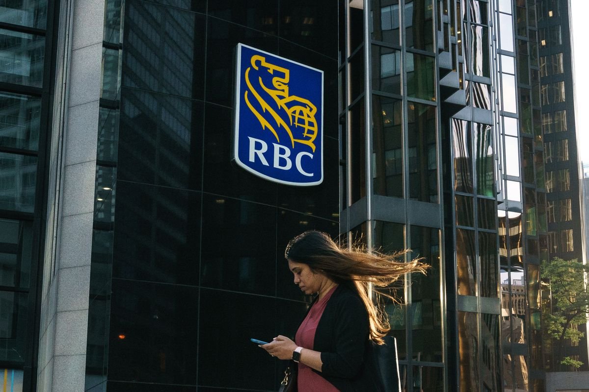 Some Banks Charge Businesses A Monthly Fee To Pay Their Taxes Canada