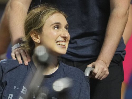 MLB's Sarah Langs, who has ALS, honored at Yankees game on anniversary ...