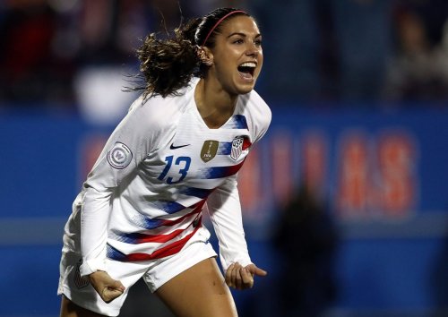 Throwback: Alex Morgan's Sports Illustrated Swimsuit Cover | Flipboard
