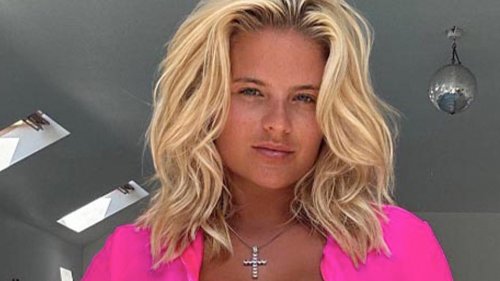 Busty Boxing Ring Girl Apollonia Llewellyn Spills Out Of Pink Top As