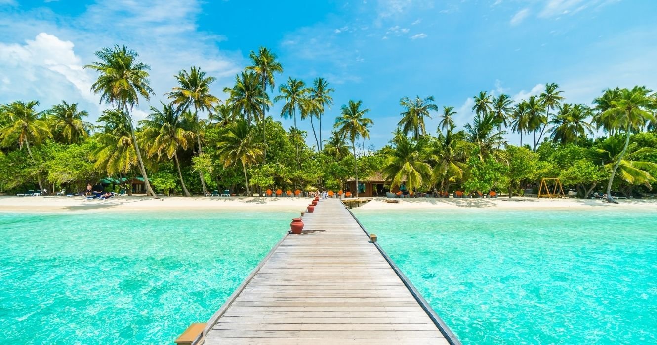 This Maldives Resort Offers The Best White Sand Beaches & Clear Waters ...
