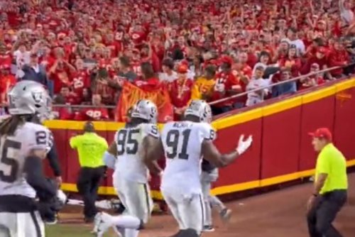 Cameras Caught Disgusting Chiefs Fans Throwing Beer At Raiders Players ...