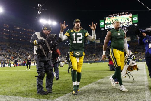 Aaron Rodgers rocks Marshawn Lynch jersey in Prime's TNF promo | Flipboard