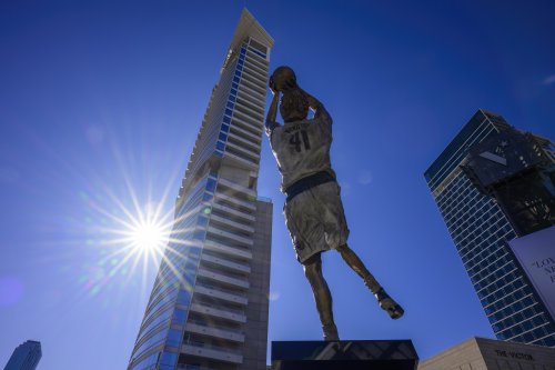 Mavericks unveil statue of franchise legend Dirk Nowitzki | Flipboard