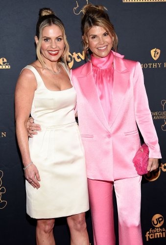 Lori Loughlin Attends 1st Awards Show Since College Admissions Scandal