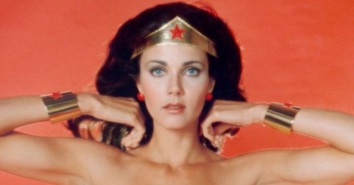 Wonder Woman Star Lynda Carter 71 Shares Swimsuit Snap Hailed As