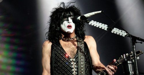 KISS frontman Paul Stanley removes iconic makeup for rare photo with ...