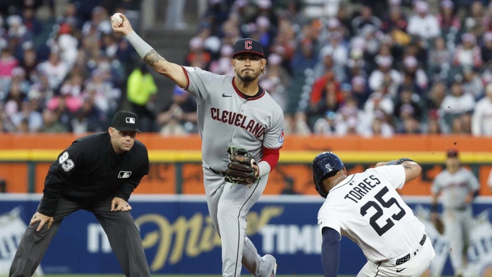 Guardians win third straight over 1st-place Tigers after 4-run 10th ...